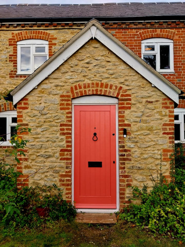 Cottage In Great Milton. 4 Beds, 2 Baths, Sleeps 8 - Thame