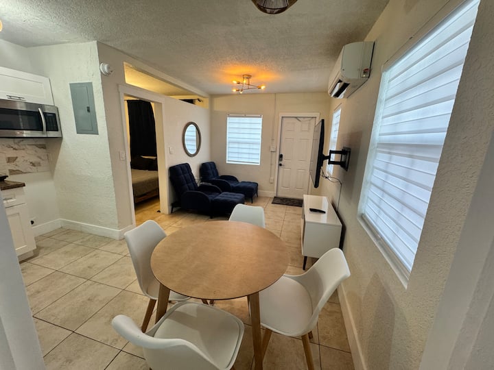 Stylish Modern Studio 4 - Fort Lauderdale, FL