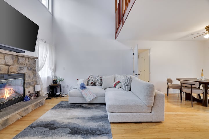 Chic & Cozy Modern Retreat Home - Red Rock, East Stroudsburg