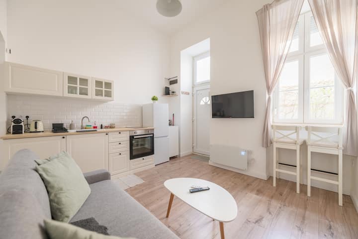 Central Cozy Modern Apartment - Budapest