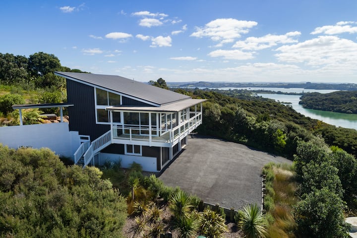 Wharau Lodge - Panoramic Views & Hot Tub - Kerikeri