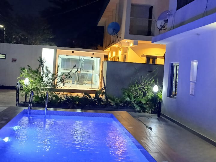 Enchanting 2 Bed Home+pool And Gym - Nigeria