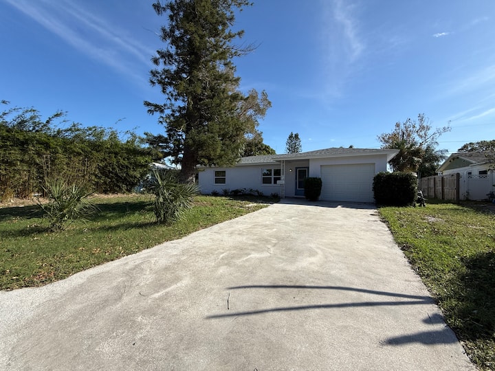 Serene St. Pete Hideaway - St. Petersburg, FL