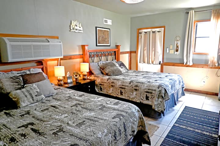 Hotel Oasis W/ Outdoor Kitchen! - Fall River Lake, KS