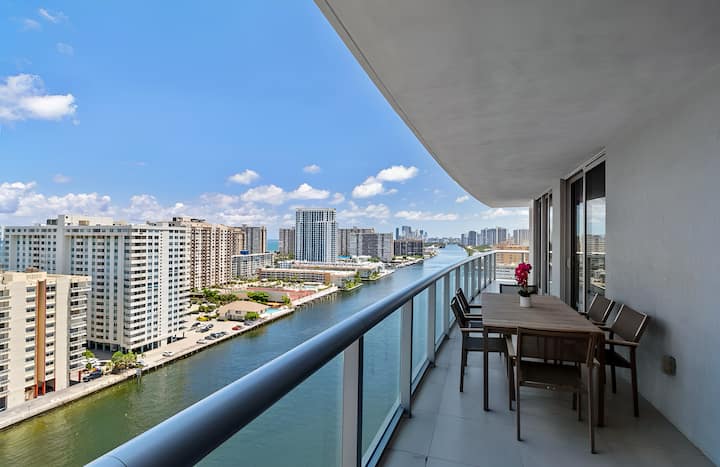 Stunning 3/3 Oceanview Apartment Hallandale Beach - Hallandale Beach, FL