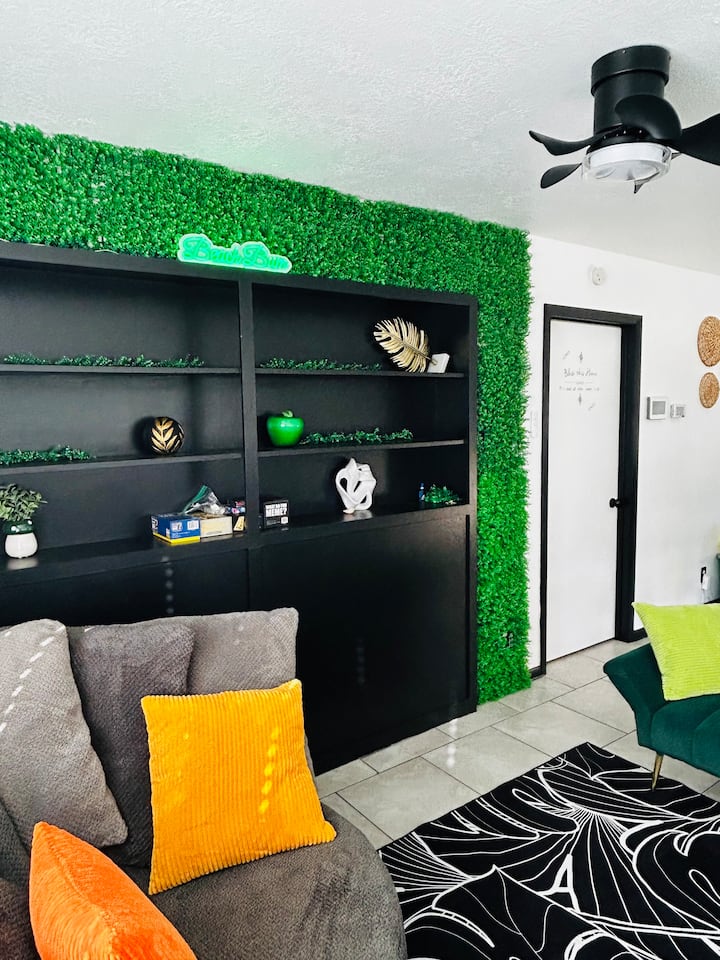 Greenhouseeffect-central+4br+king Suite+coffee - Corpus Christi, TX