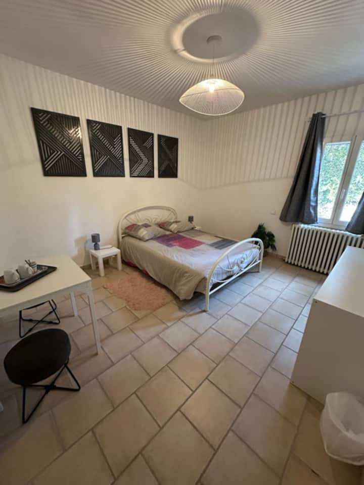 Chambres Dans Mas Type Provençal - Monteux