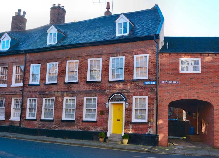 Queen Anne Town House, Shrewsbury Centre - Shropshire