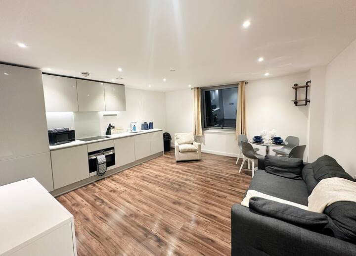 Luxury Urban Retreat In Basingstoke, By Edens - Basingstoke