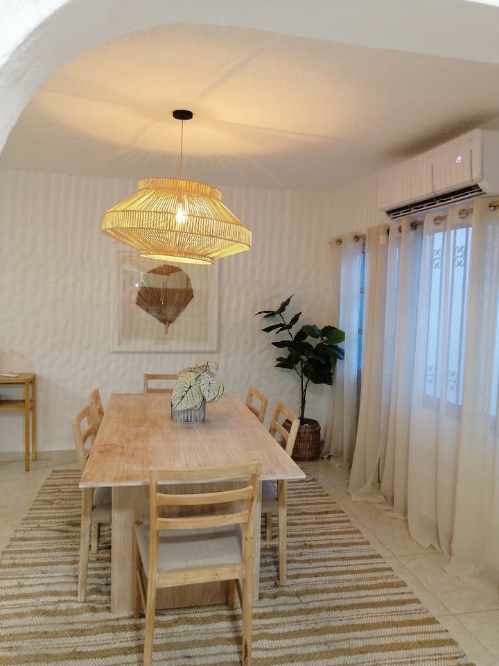 Casa Residencial
En El Centro.
3min Playa Marina - Cabo San Lucas