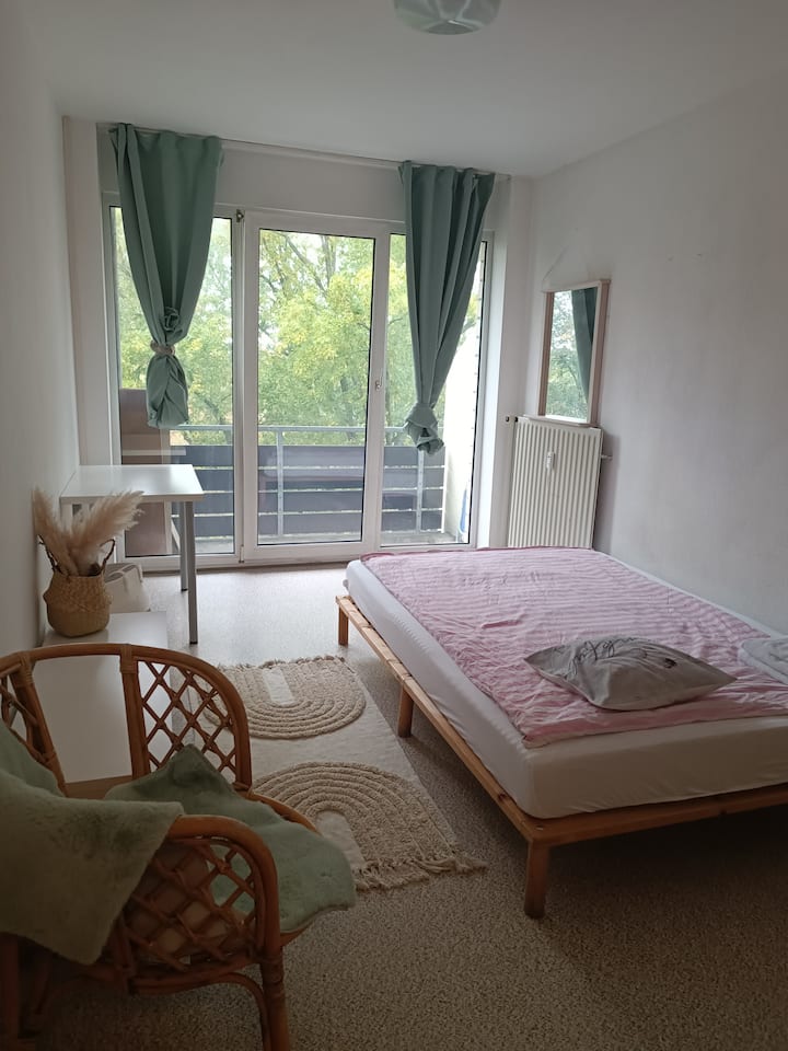 Cozy Treetop Balcony Tranquility - Mainz