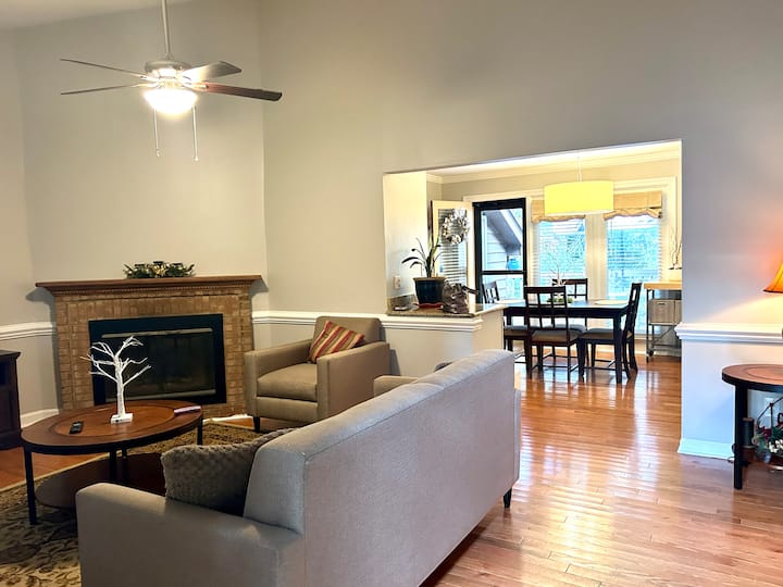 Cozy 2br/2ba With Office/den In Perfect Location! - Durham, NC