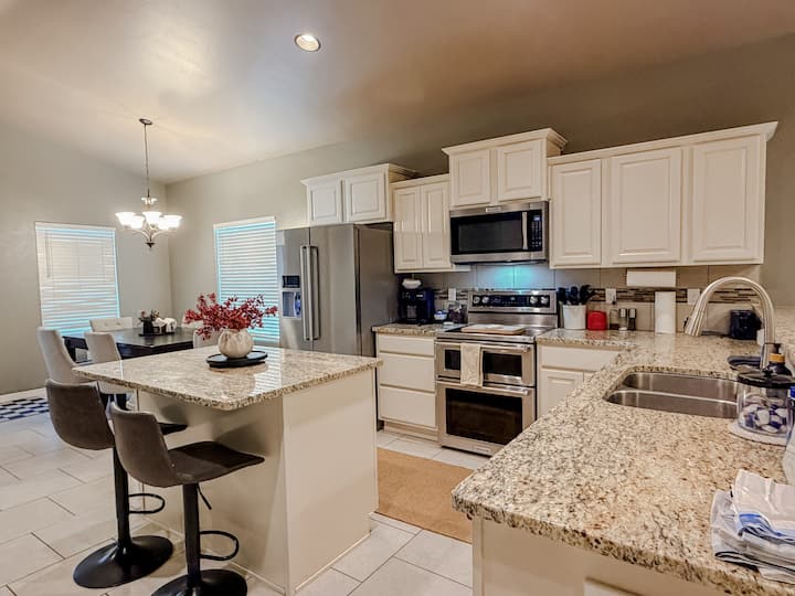 Spacious 4 Bedroom, 3 Full Bath Home W/ 5 Beds! - Carlsbad, NM