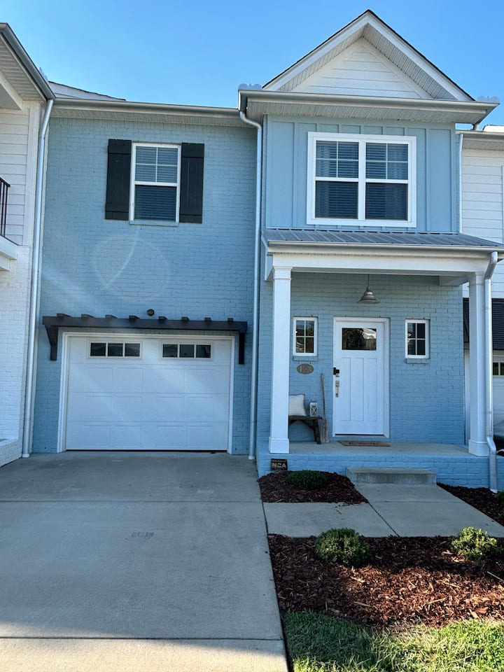 Old Hickory Lake Retreat - Gallatin, TN