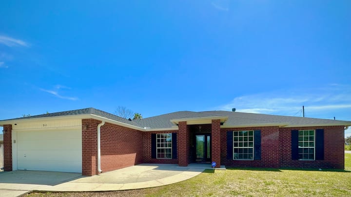 Spacious Home - Crestview, FL
