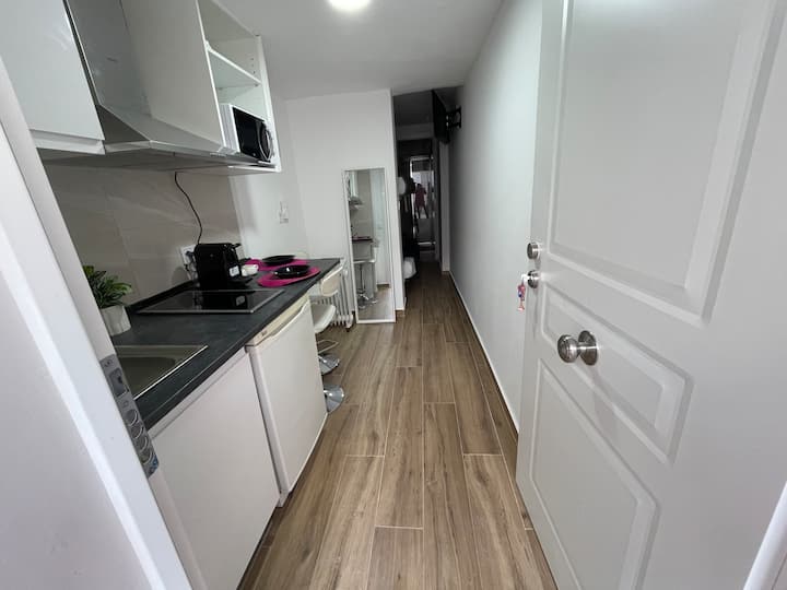 Estudio Acogedor En Madrid-barajas - Madrid