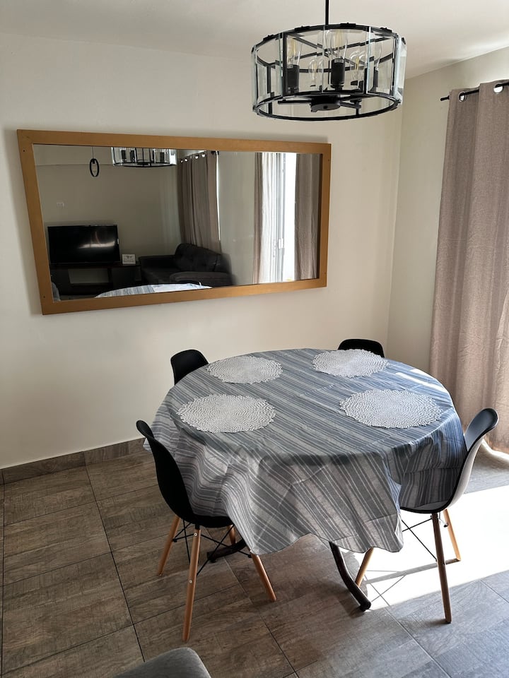 Casa Completa En Zona Muy Centrica Para 6 Personas - Monterrey
