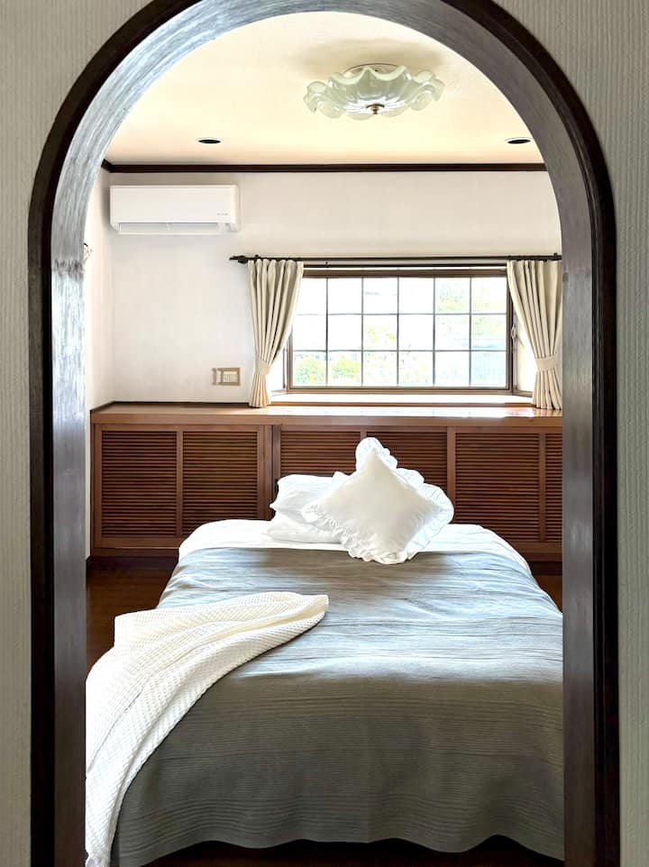 6寝室/一棟貸し/直島行きフェリー港徒歩3分/宇野駅徒歩5分/駐車場2台/レトロ/〜12名 - 香川郡