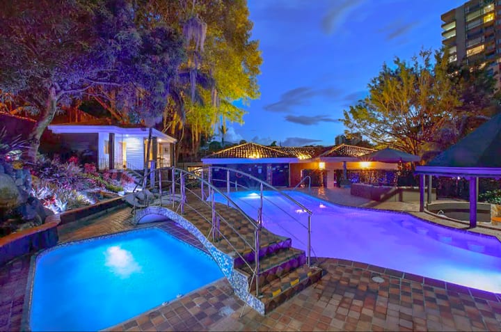 7 Br Poblado Mansión Pooljacuzzinightclubconcierge - Medellín, Colombia