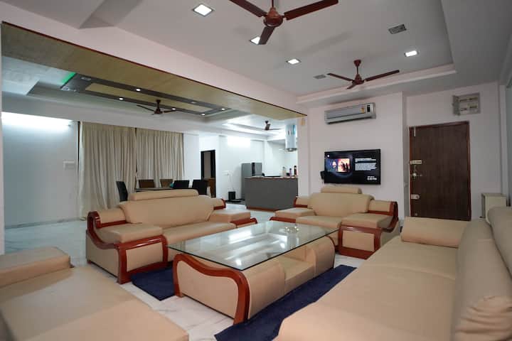 Ac Luxury 3bhk Appt.  Satellite - Ahmedabad