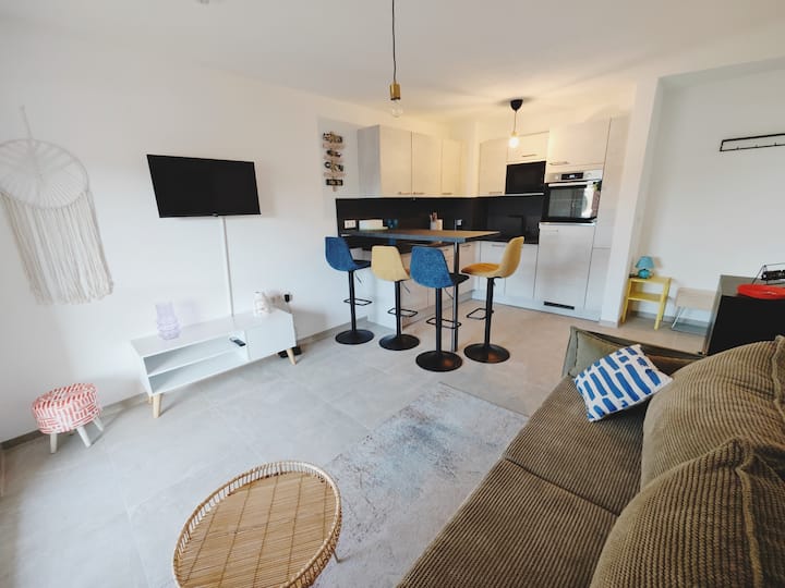 Ticasa Shine-zentral-outlet-balkon-parkplatz-ruhig - Metzingen