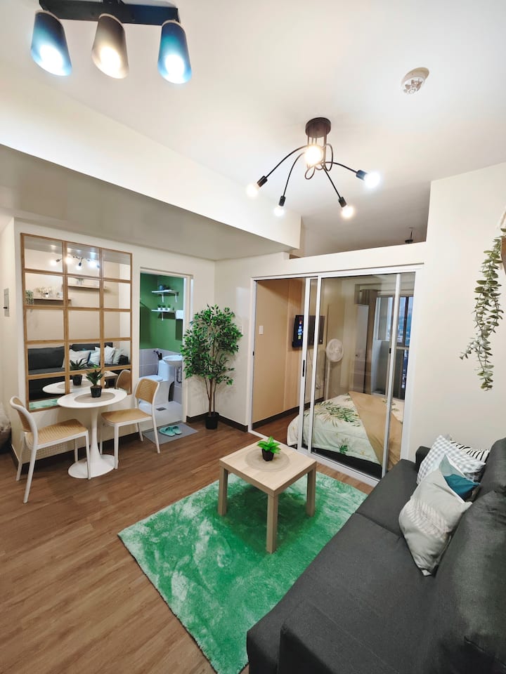 Stylish 1br W/ Netflix, Balcony & Overlooking View - Pasig