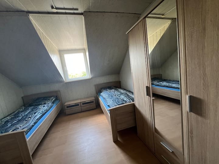 Möbliertes Zimmer Zu Vermieten - Duisburg