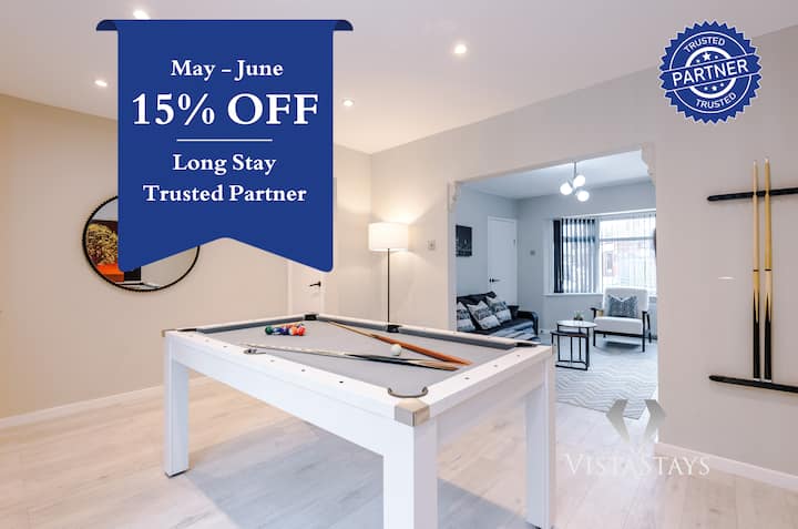 Relax & Play | Ps4 • Pool Table • Netflix •Parking - Manchester