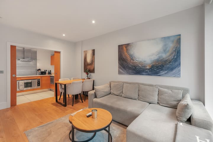 River View Luxury Apartment! - London