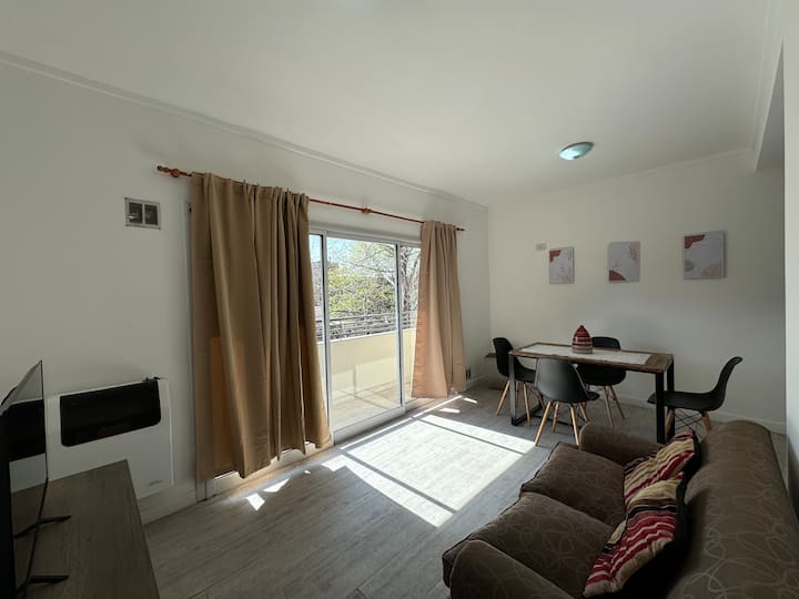 64 E/1 Y 115, Facultad Medicina - La Plata