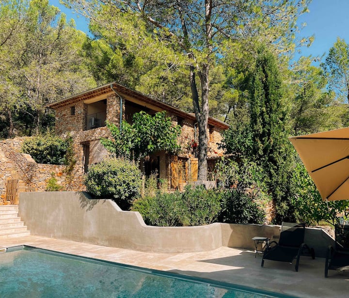 Uniek Gelegen Bastide In Cotignac Met Zwembad - Cotignac