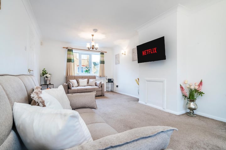 Modern House - Contractors And Families- Sleep 7 - Stamford