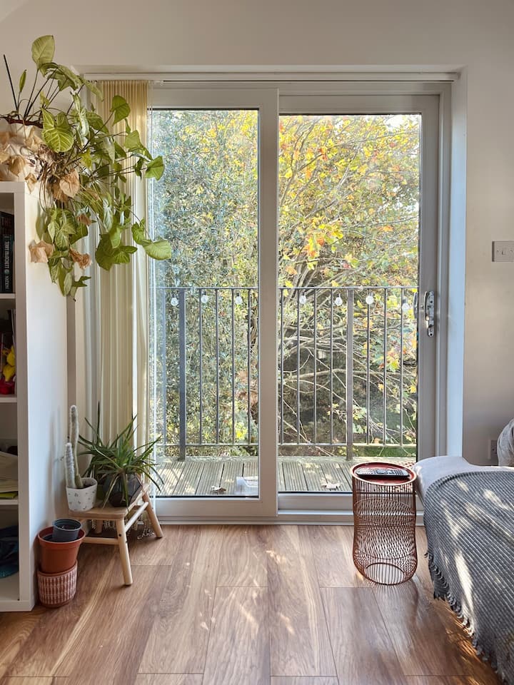 Top Floor, Vibrant London Flat - Ilford