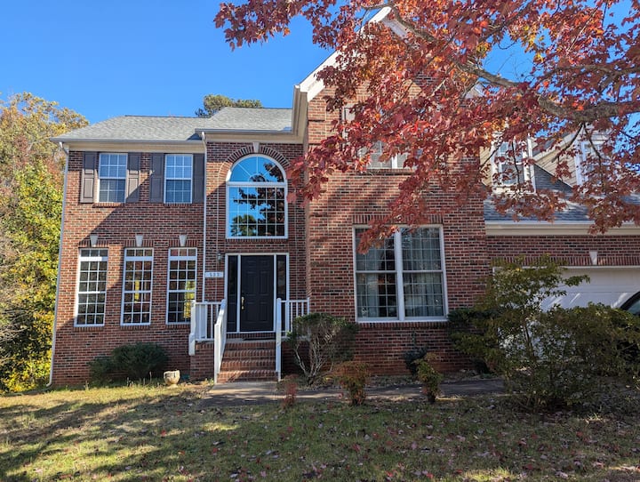 1 Bed Shared Bath With Tv - Raleigh