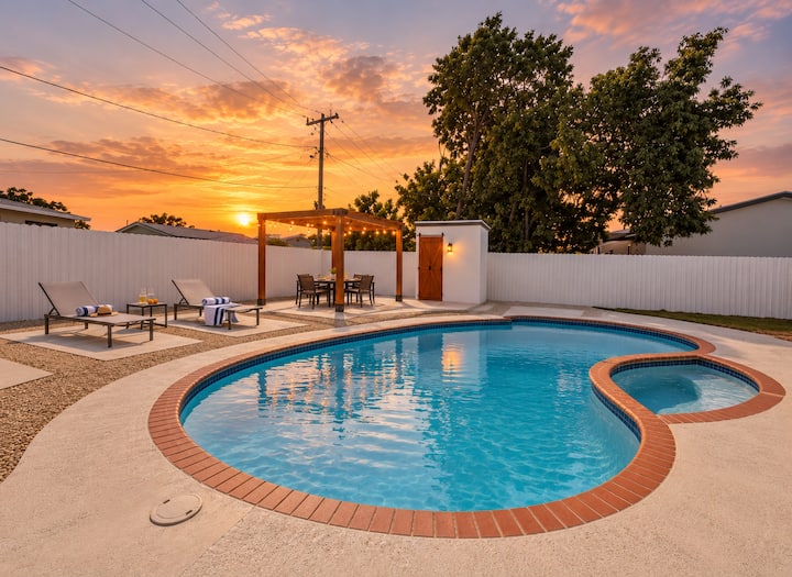 Hard Rock Stadium Home | Pool | Game Room - Miami Gardens, FL