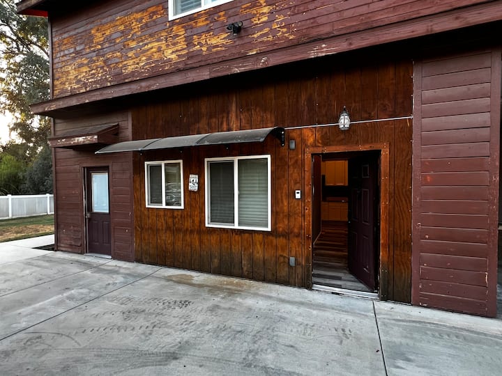 South Redlands Apt 2 Beds W/kitchen & Loft 2 Ac - Redlands, CA