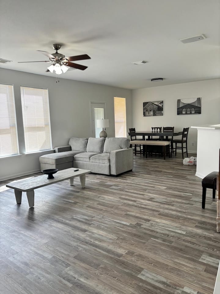 Comfy Home 6 Miles From Bush Airport - 漢布爾