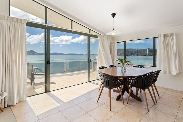 6 Bedroom Beach Front Villa - Hahei