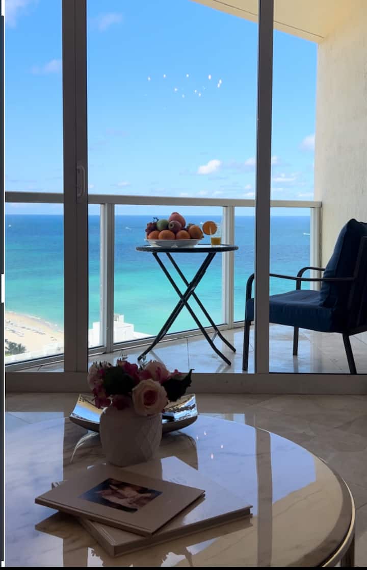 Stunning Oceanfront Residence –3 Balconies. Wow! - Sunny Isles Beach, FL