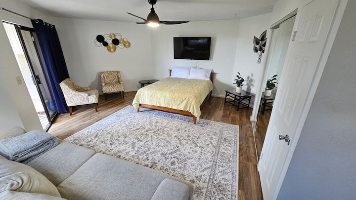 Private 1br/1ba With (2br/lr Combo) - Kaneohe, HI
