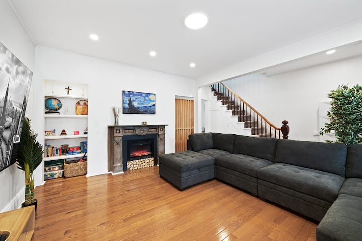 2-min Walk To Nyc Bus • 2-story Home • Parking - Union City, NJ