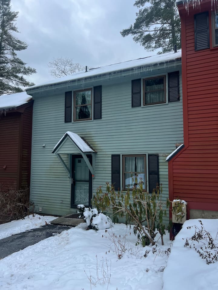 Cozy Quechee Townhome - Quechee, VT