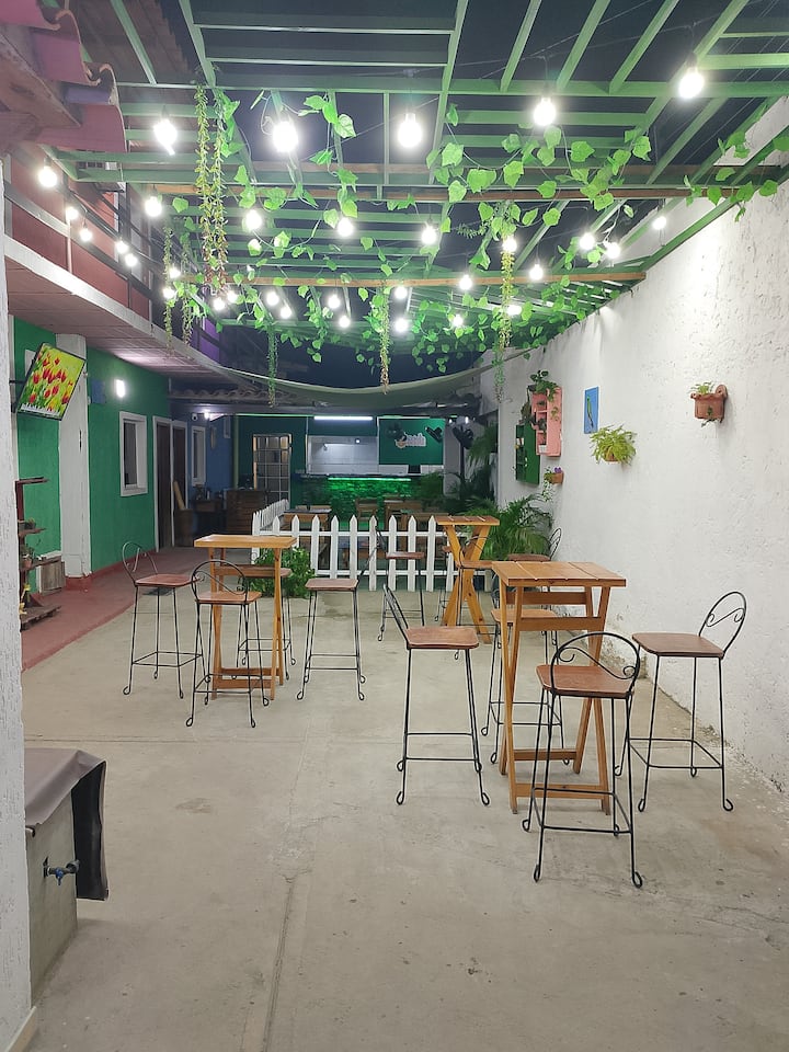 Posada Familiar Ubica En Zona Tranquila Y Céntrica - Venezuela