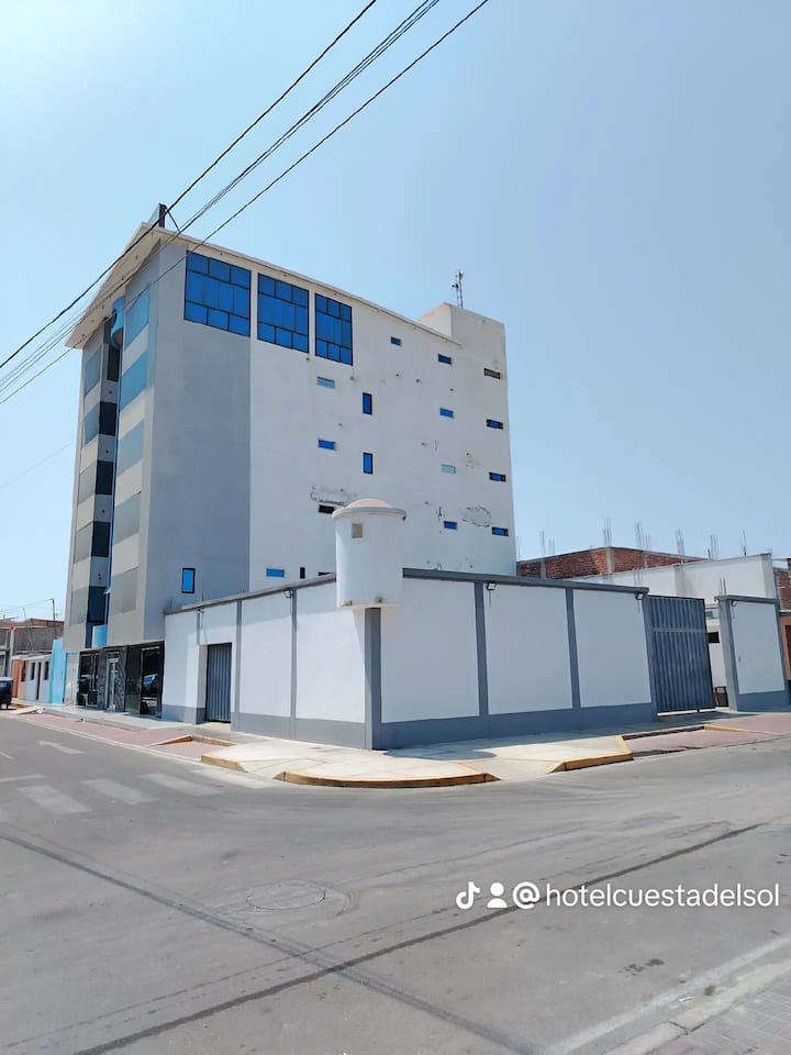 Hab. Matrimonial, Cama 2 Plazas. - Santa