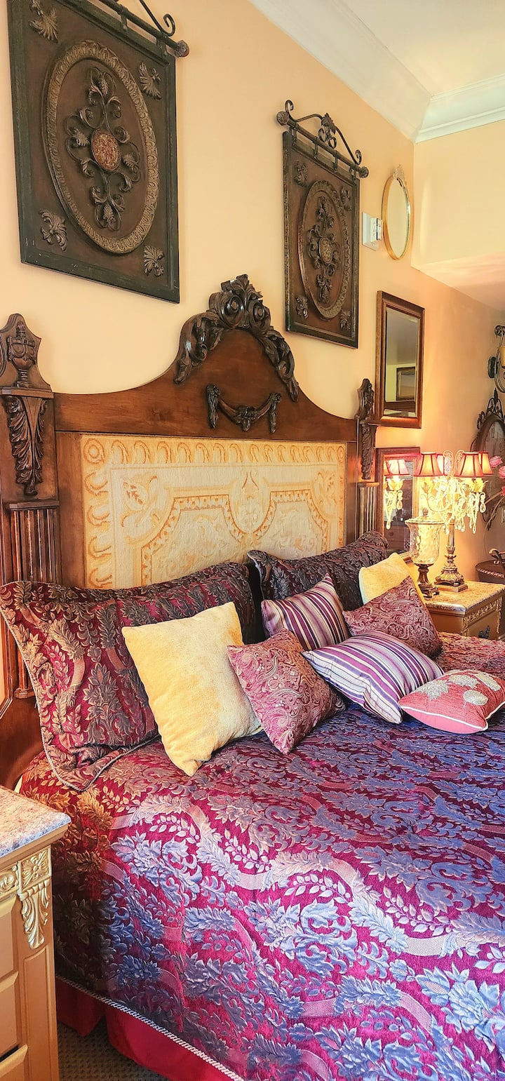 Beautiful, Cozy Victorian Place - Lake Las Vegas, NV