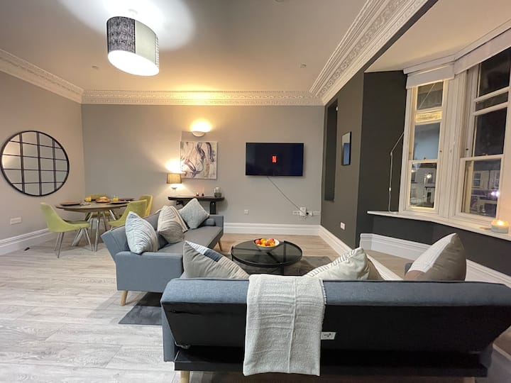 The Lux Loft: Spacious & Stylish - Cardiff