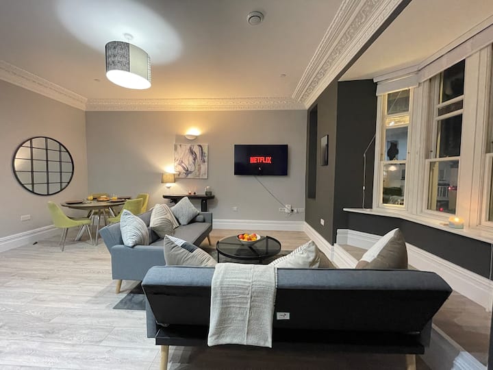 The Lux Loft: Spacious & Stylish - Cardiff