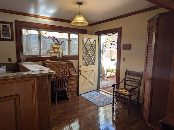 Bright, Convenient Cottage  Near Parks And Shops - Oakland, CA
