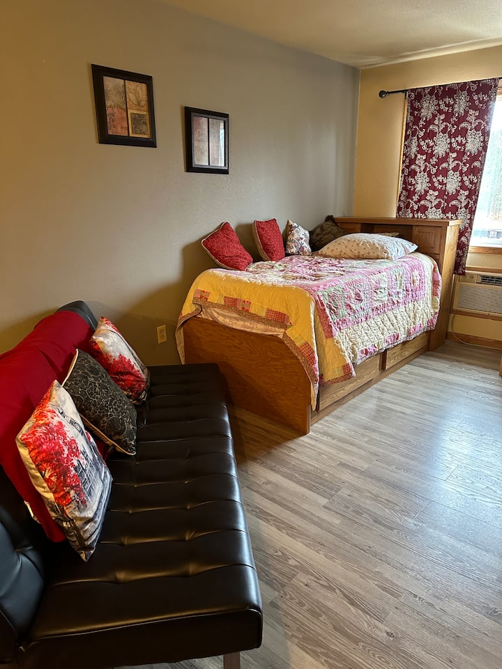Trap N' Fish Motel Room 3 - Winter, WI