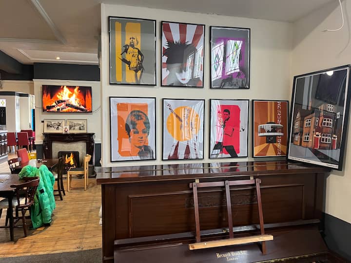 Double Bed In A City Centre Community Pub - Coventry